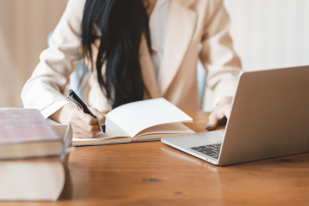 5 Best AI Essay Writing Tools For Students According to Reddit ...