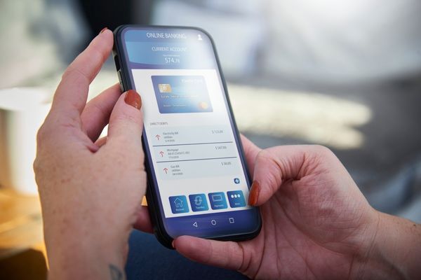 How to Detect Hidden Fees in Online Banking Apps - NewsWatchTV